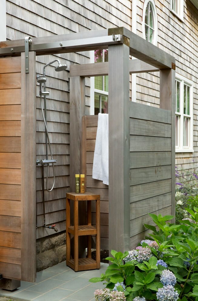 27 Bold And Energizing Rustic Outdoor Shower Ideas