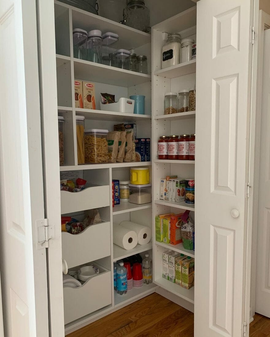 29 Helpful Small Walk in Pantry Ideas